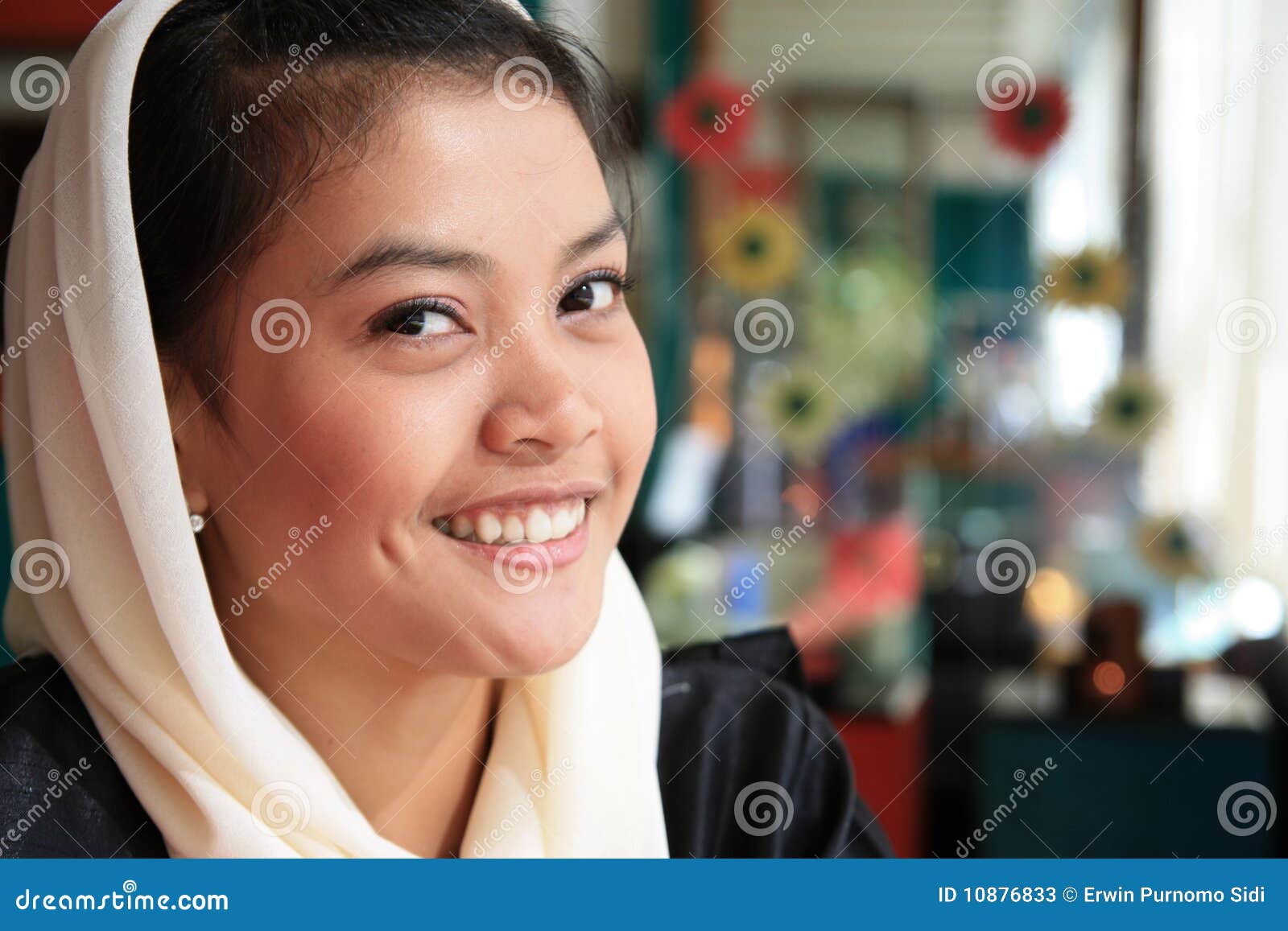 Muslim woman smiling stock image. Image of faith, clothing - 10876833