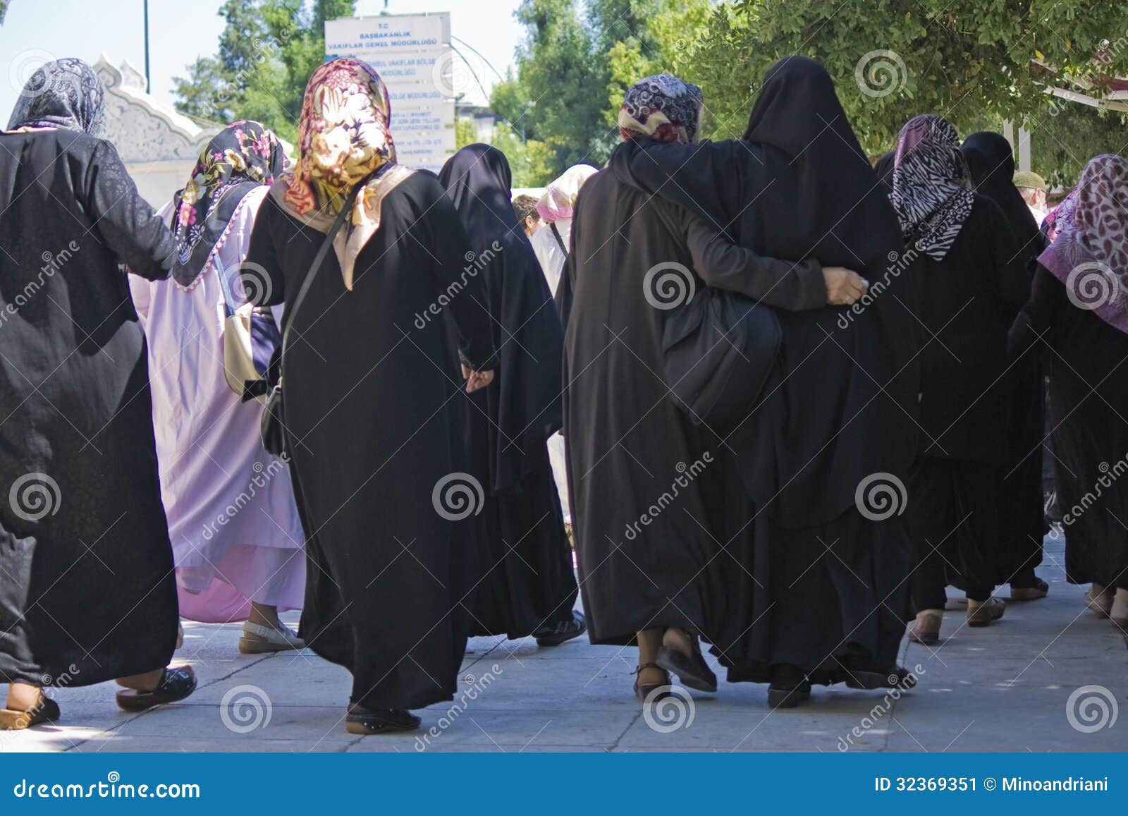 Muslim woman editorial photo. Image of lifestyle, head - 32369351