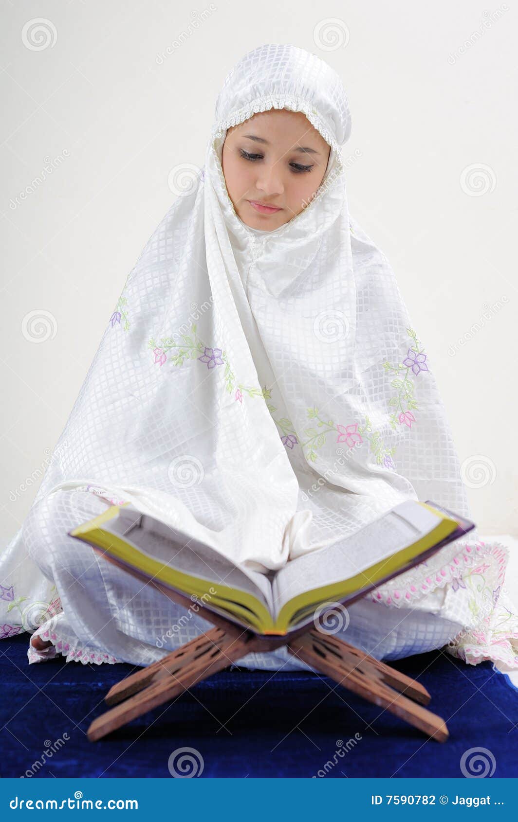 Muslim Women Reading Koran stock photo. Image of malay - 7590782