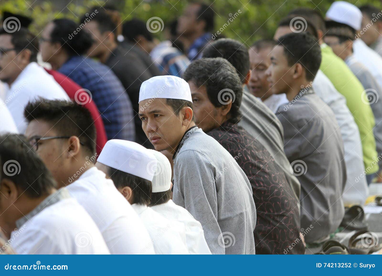 Muslims pray editorial photography. Image of pray, solo - 74213252