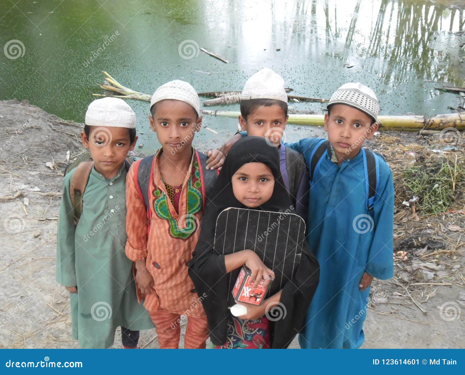 Muslimska barn redaktionell bild. Bild av deltagare - 123614601