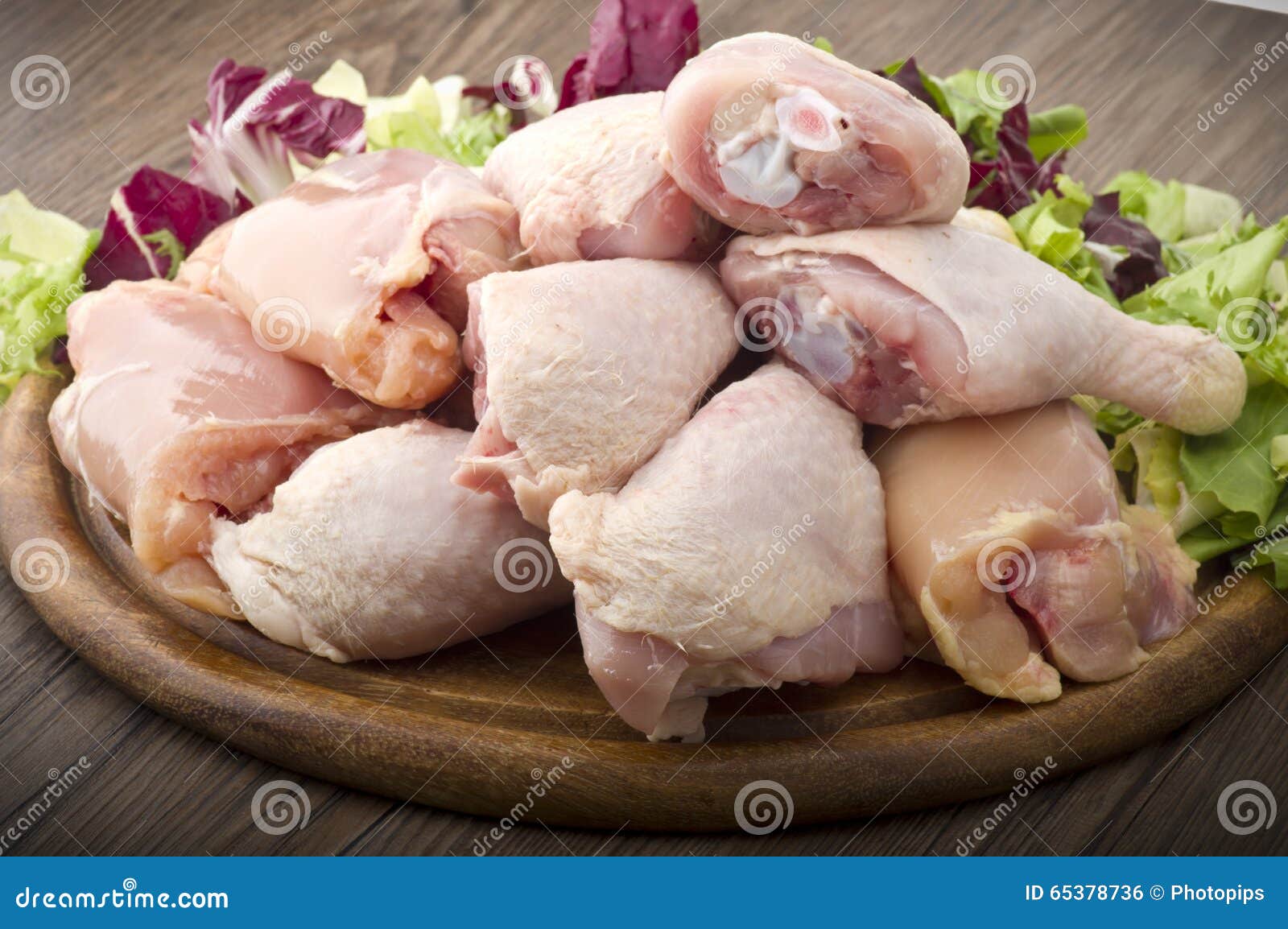 Muslos y piernas del pollo foto de archivo. Imagen de carne - 65378736