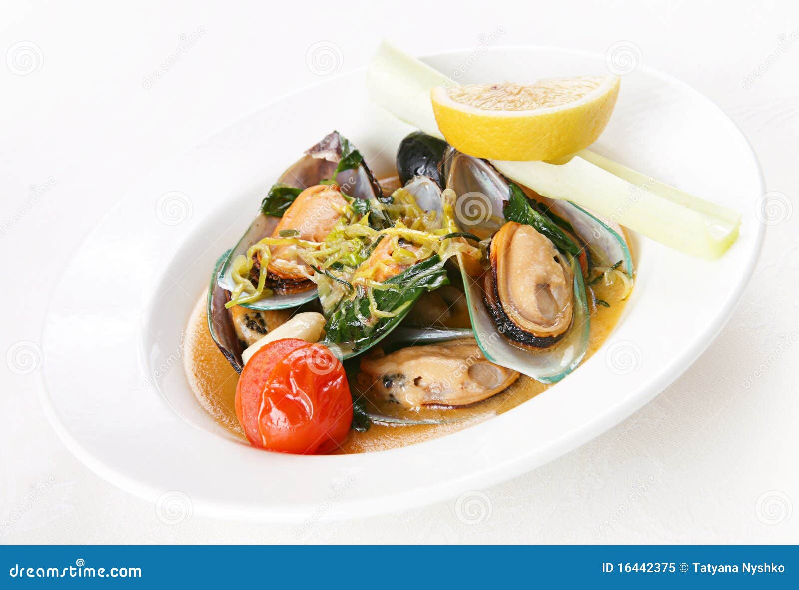 Mussel with Shell and Vegetable Stock Image - Image of sauce, plate ...