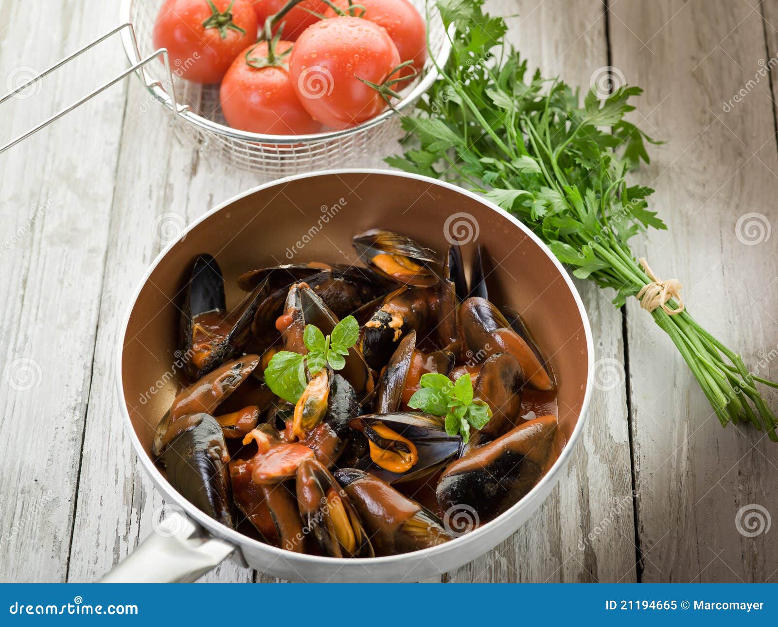 Mussel with tomato sauce stock image. Image of dinner - 21194665