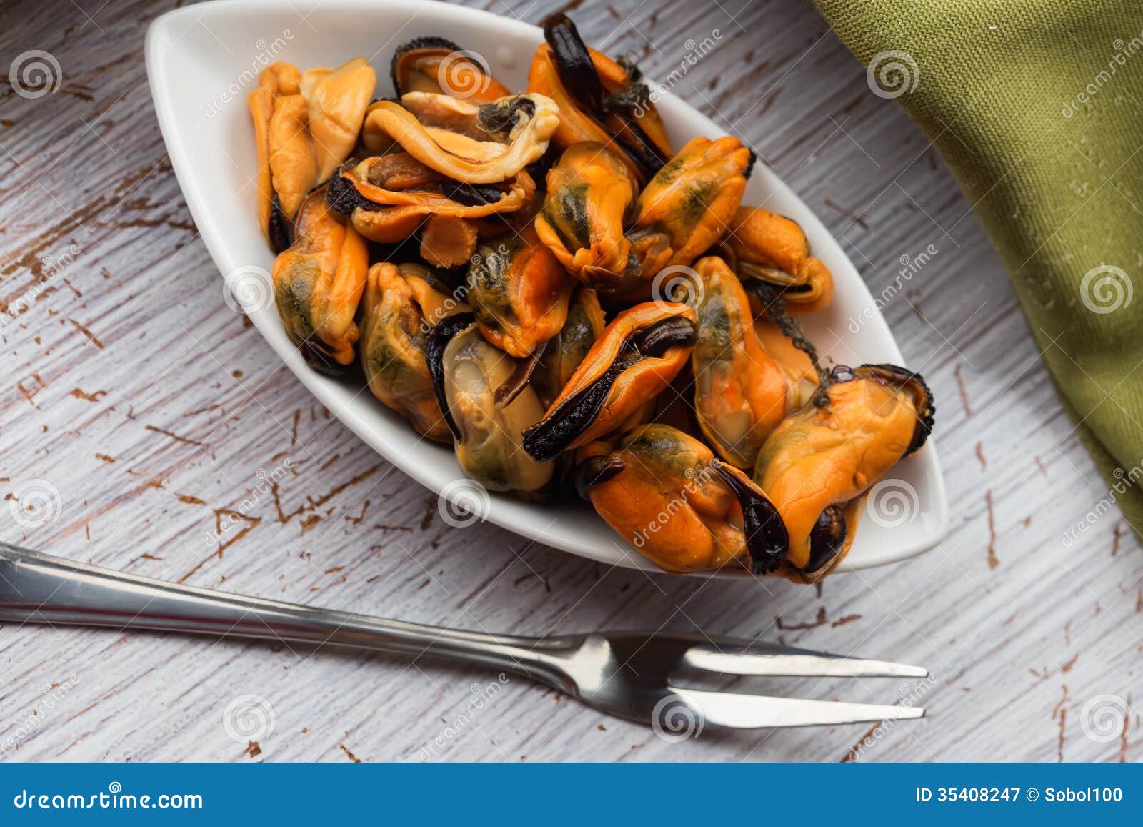 Mussels in bowl stock image. Image of dish, golden, delicious - 35408247