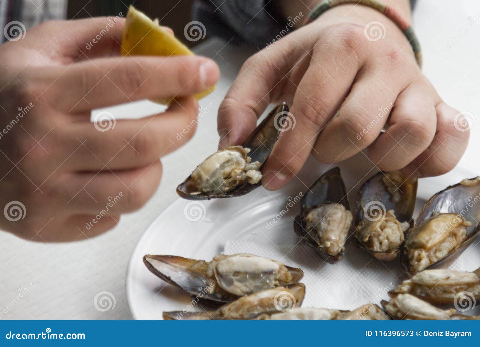 People eating mussle stock image. Image of lifestyle - 116396573