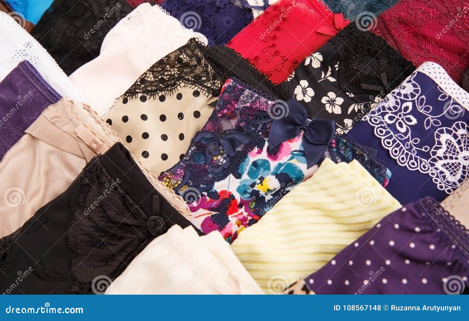 Mutandine fotografia stock. Immagine di modello, femmina - 108567148