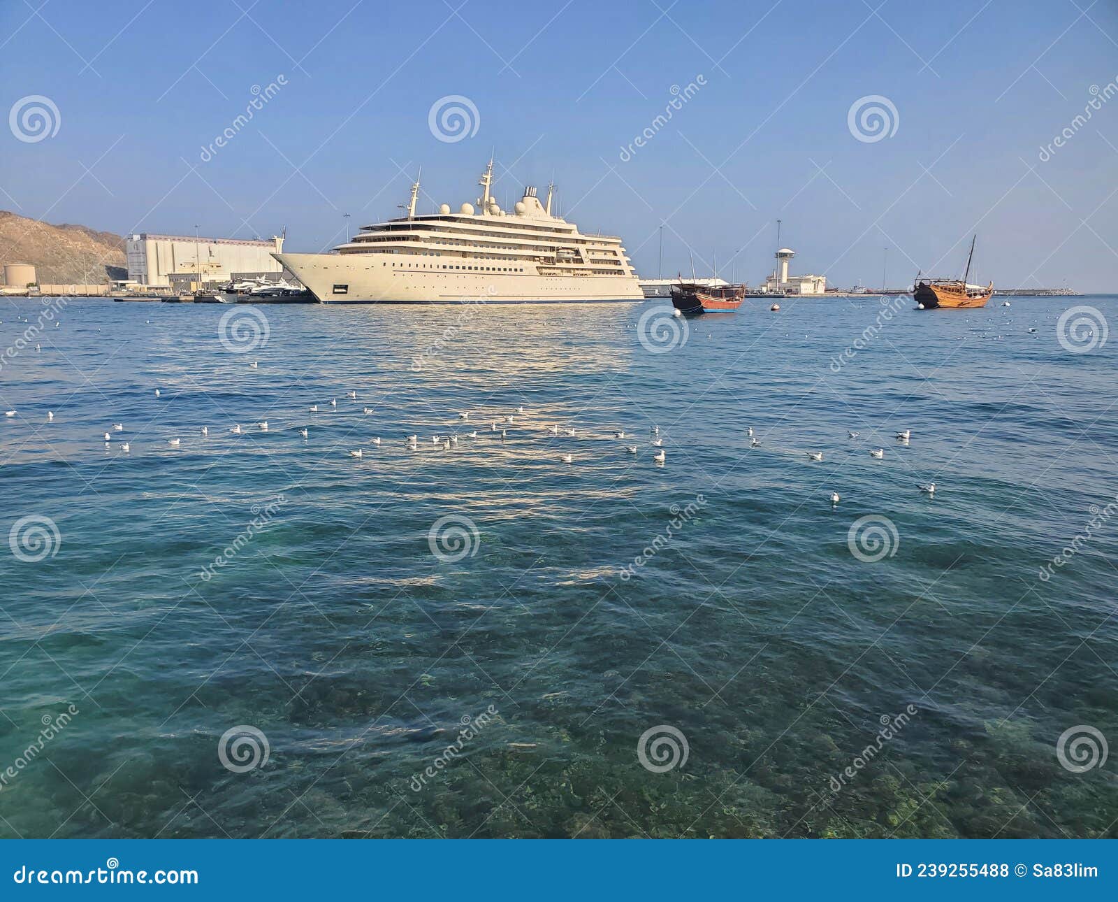 Mutrah Corniche, Muscat, Oman Editorial Stock Photo - Image of ocean ...