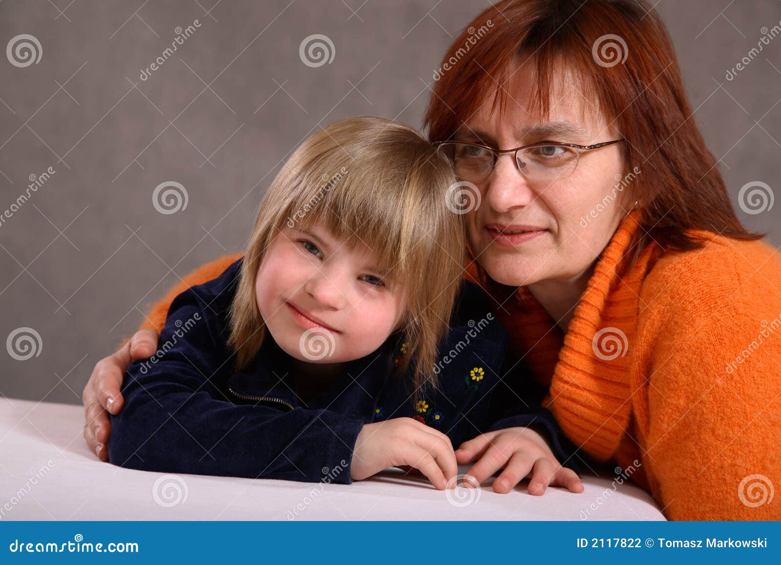 Mutter Und Behinderte Tochter Stockfoto - Bild von tochter, familie ...
