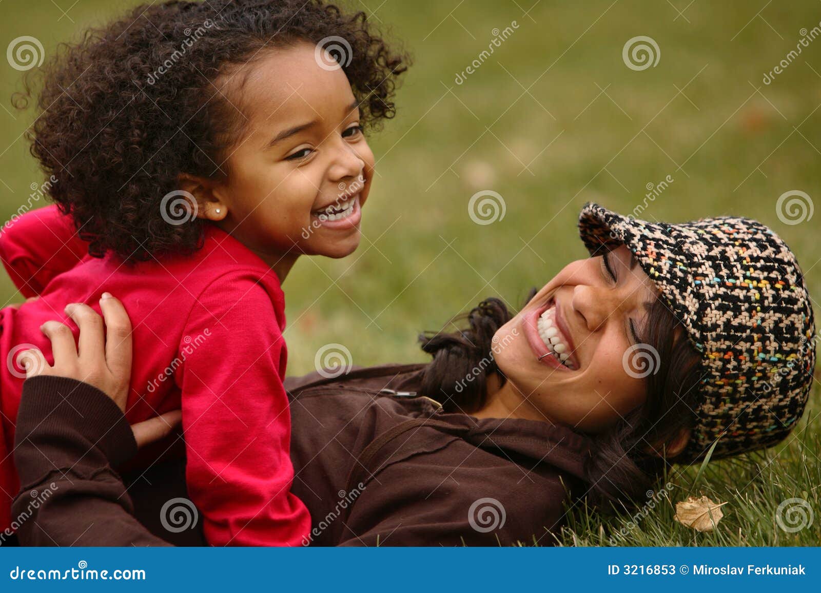 Mutter und Kind stockbild. Bild von kind, schön, familie - 3216853