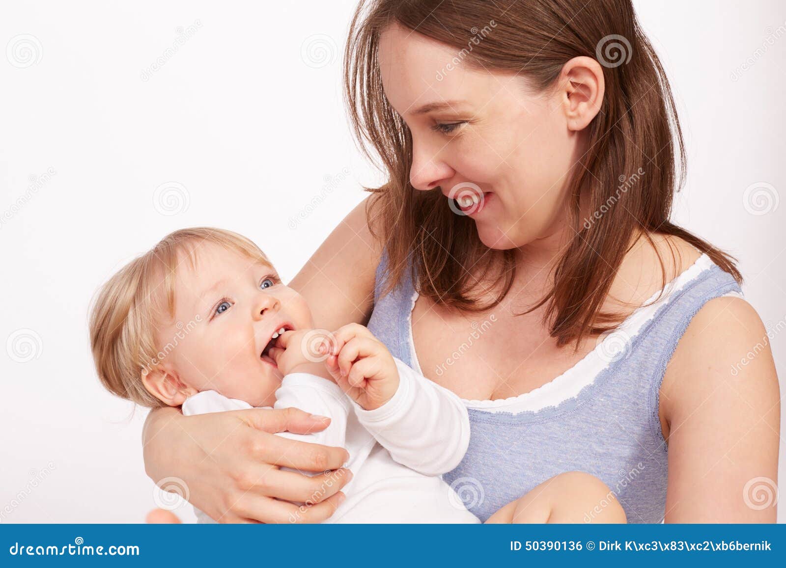 Mutter und Kind stockfoto. Bild von mutter, geschützt - 50390136