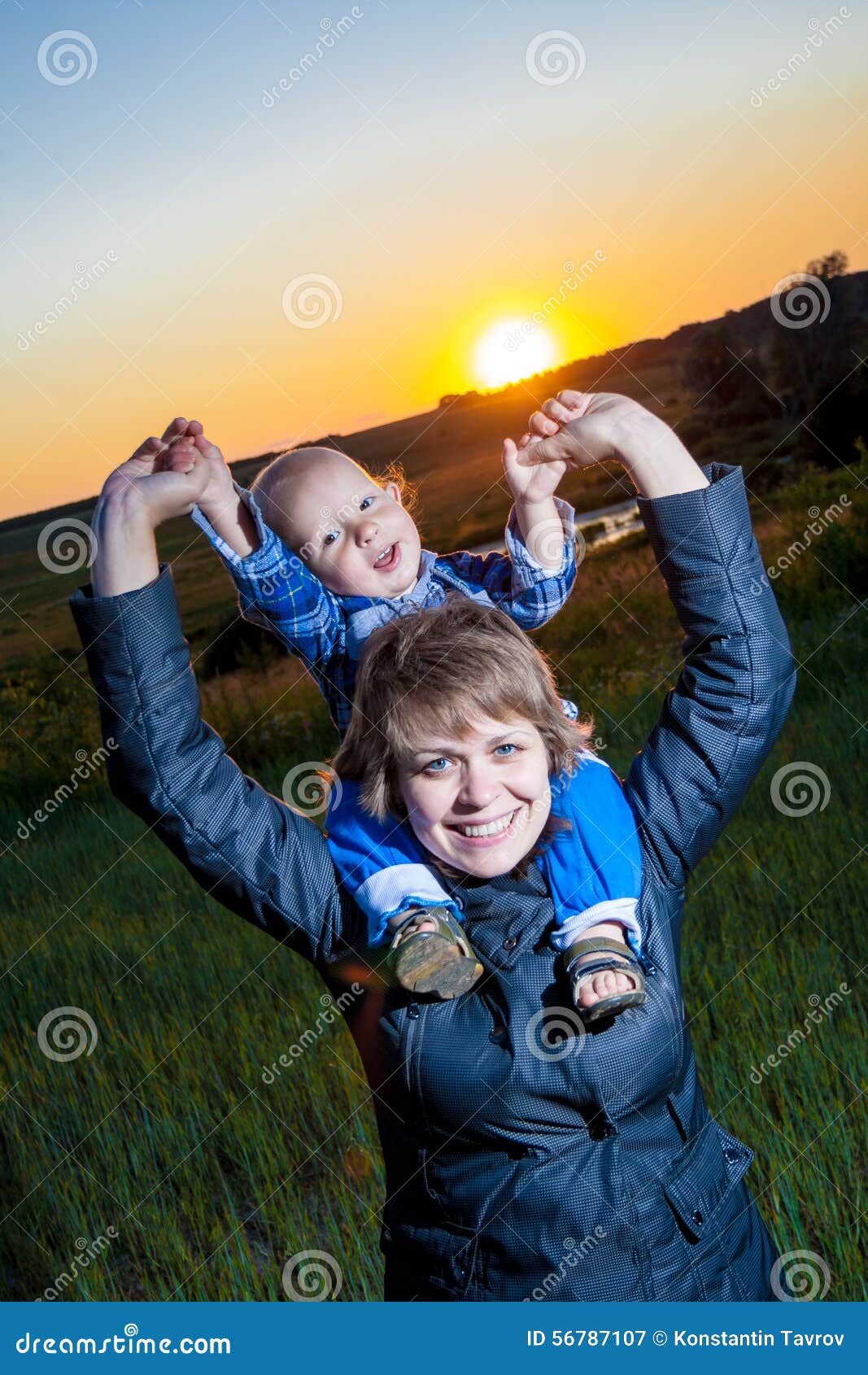 Mutter und Kind stockbild. Bild von familie, schätzchen - 56787107