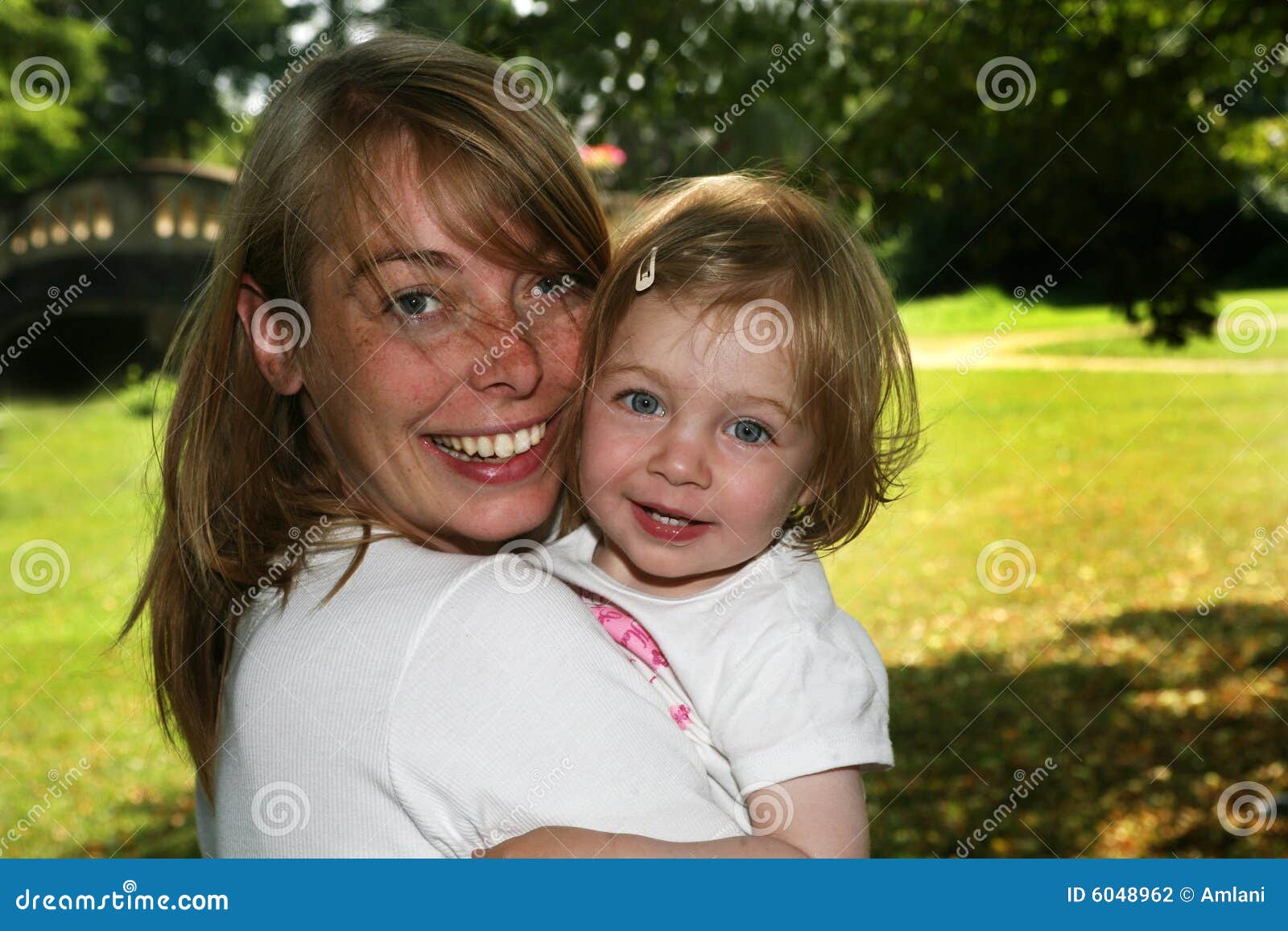 Mutter und Kind stockfoto. Bild von sommersprossen, vordergrund - 6048962