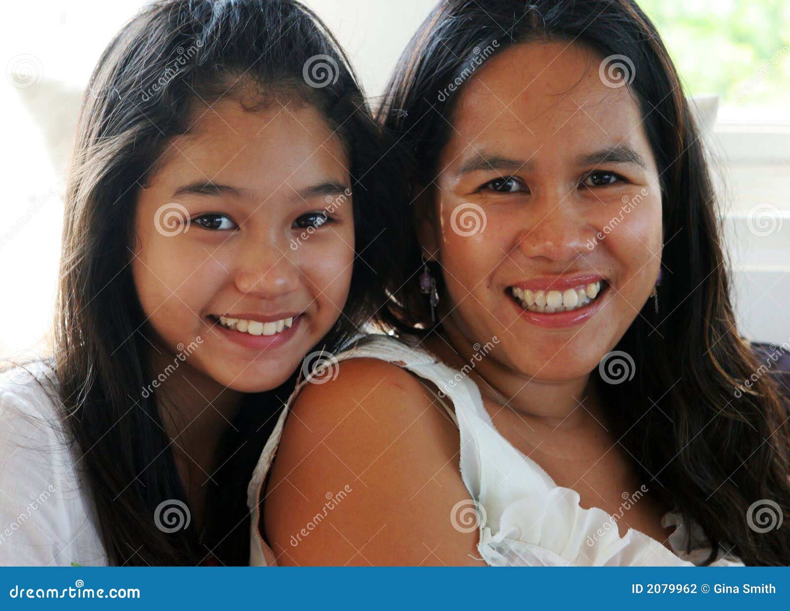 Mutter Und Teenaged Tochter Stockfoto - Bild von zicklein, mutterschaft ...