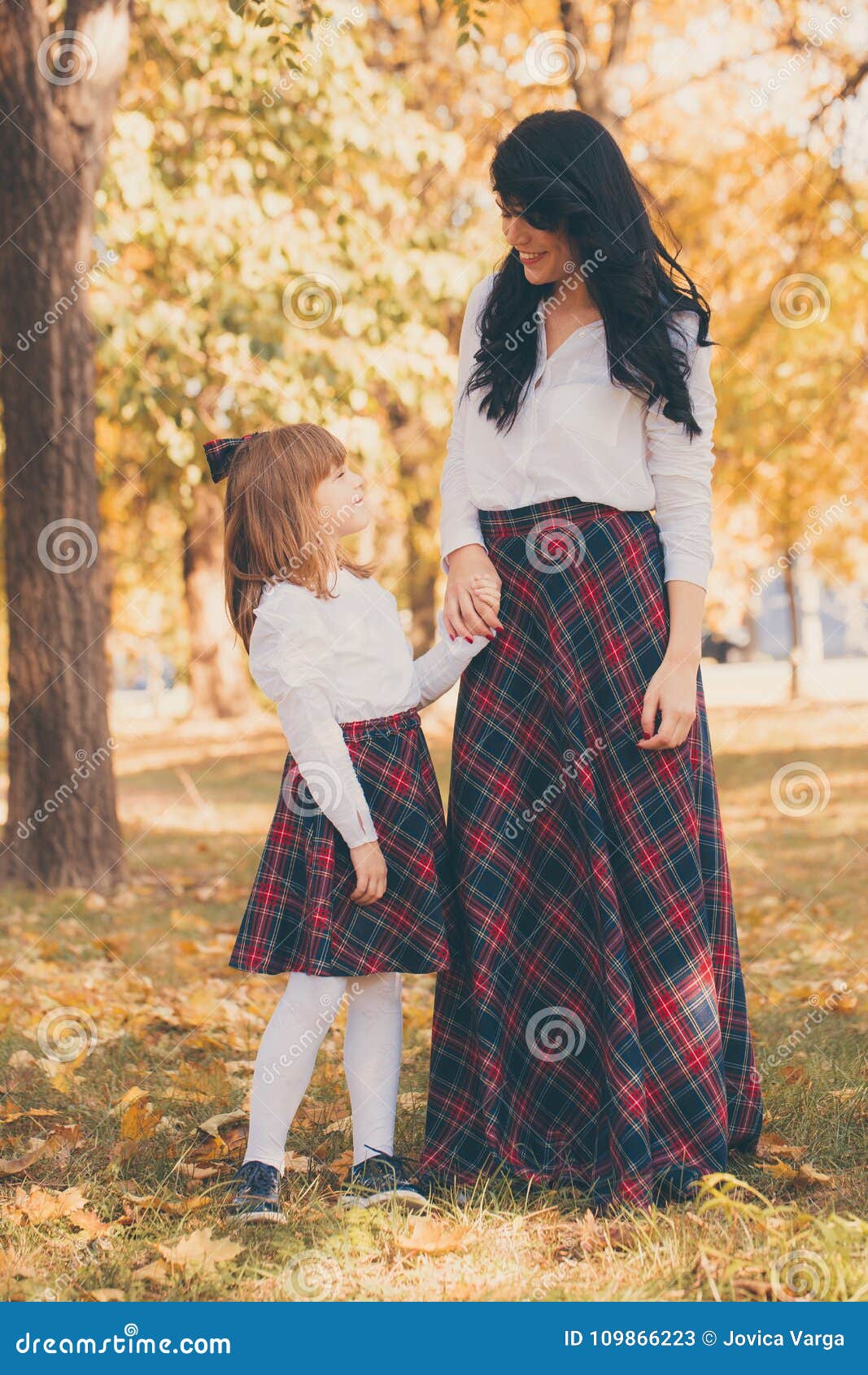 Mutter und Tochter stockbild. Bild von mädchen, nave - 109866223