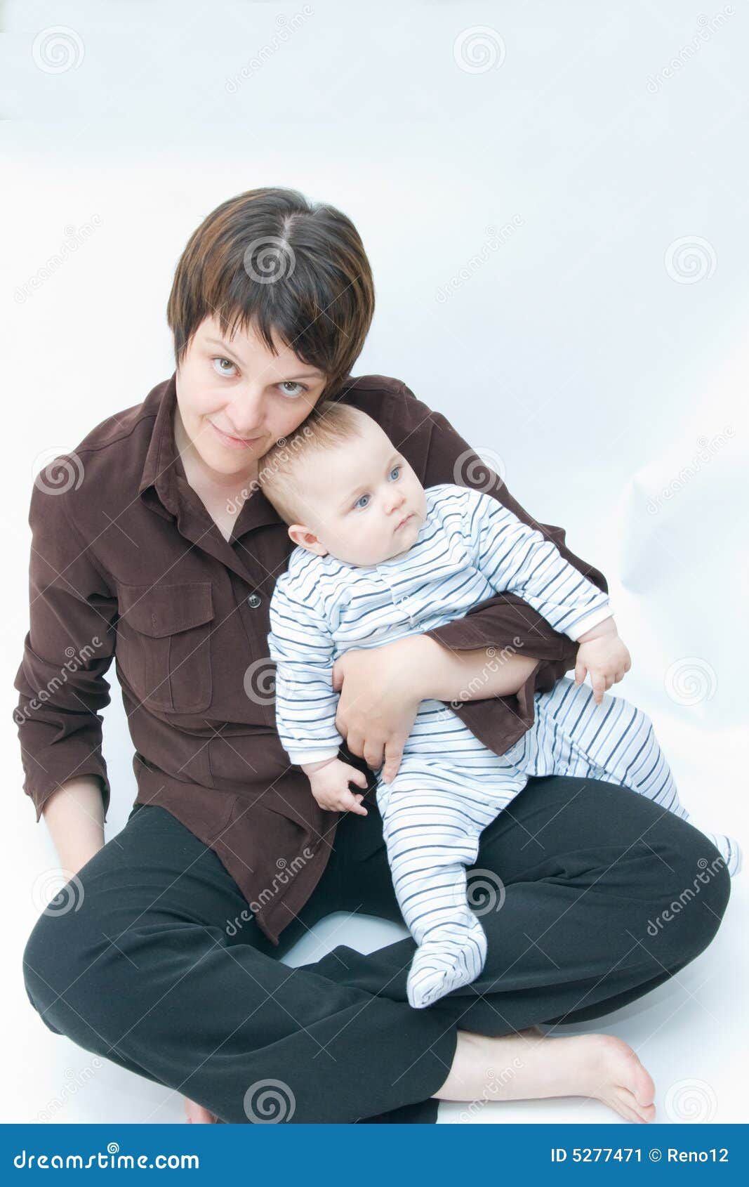 Mutterliebe stockbild. Bild von liebe, mütter, brünette - 5277471