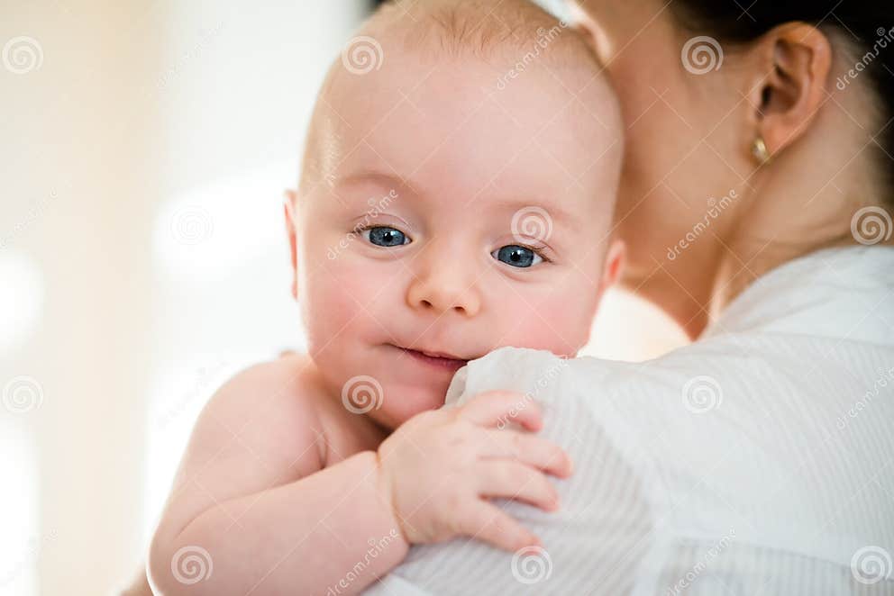 Mutterliebe - Unforgetable Momente Stockfoto - Bild von glück, zicklein ...