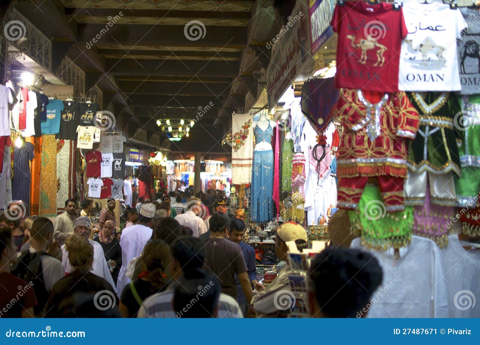 The muttrah muscat souk editorial photo. Image of scarves - 27487671
