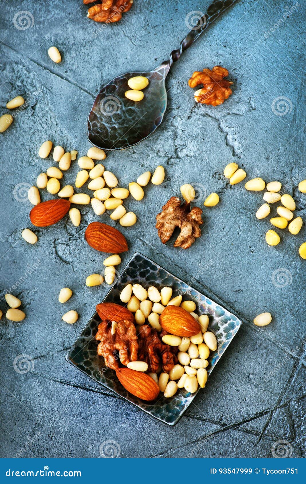 Muttrar fotografering för bildbyråer. Bild av näring - 93547999