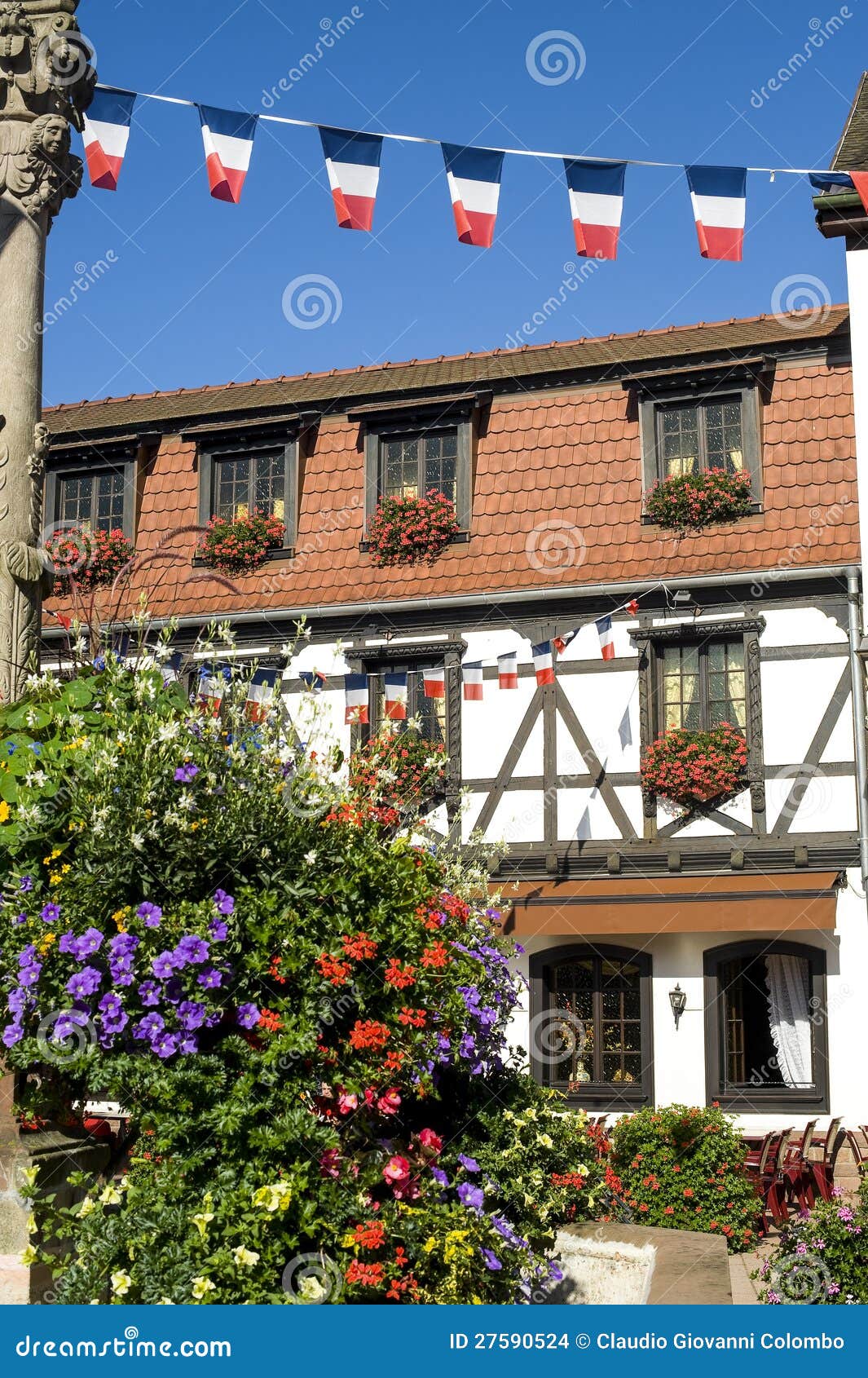 Mutzig (Alsace) photo stock. Image du urbain, maison - 27590524