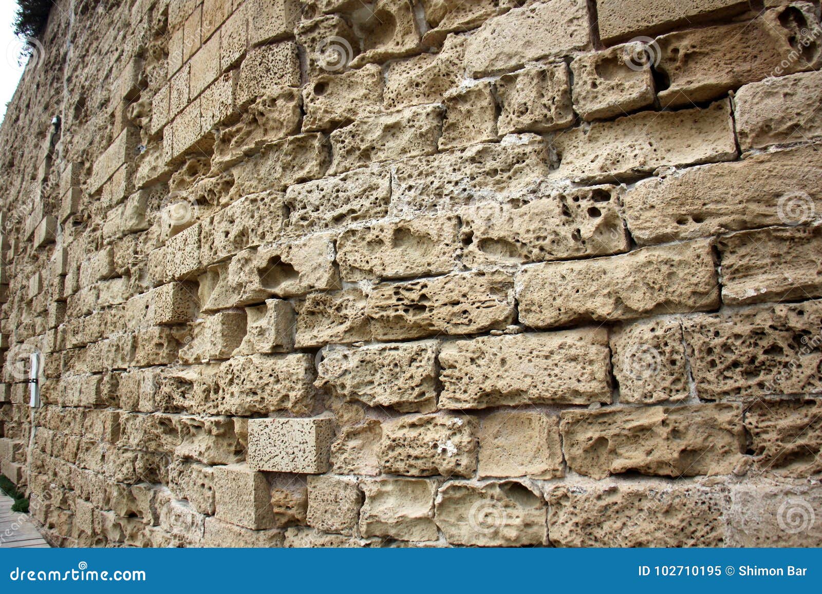 Muur stock afbeelding. Image of gebouw, muren, ochtend - 102710195