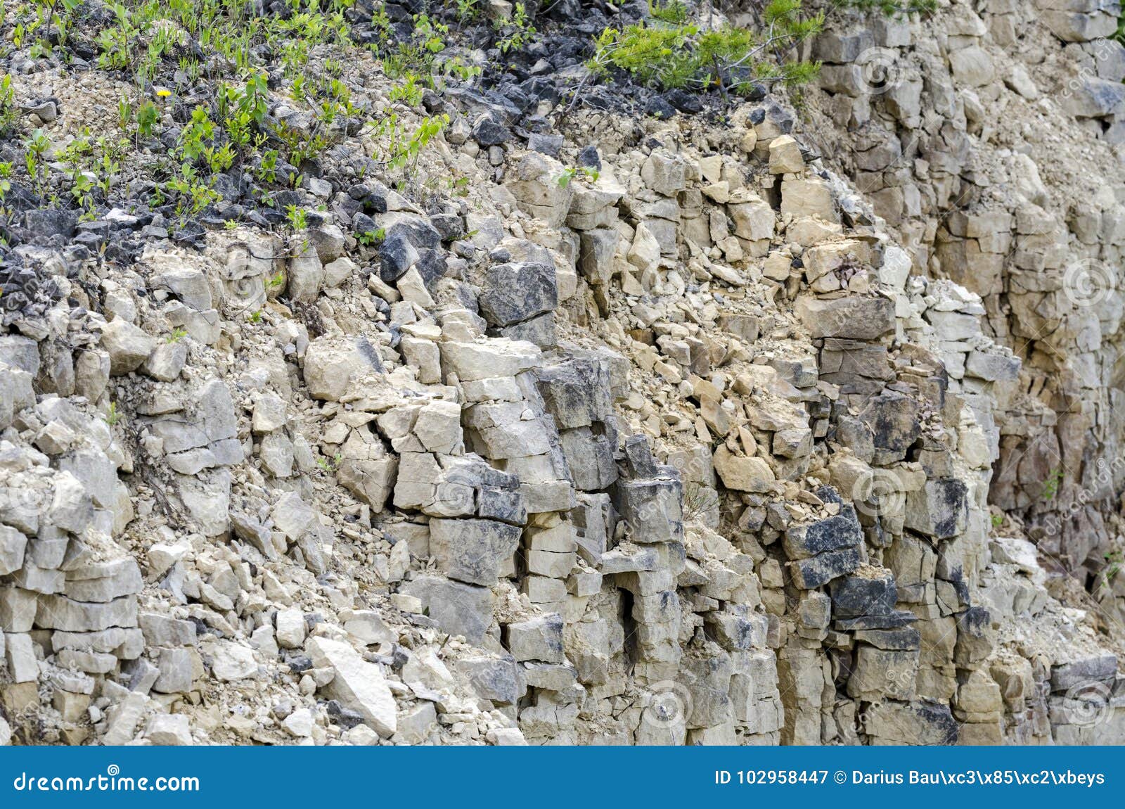 Muur van rotsen stock afbeelding. Image of mineraal - 102958447
