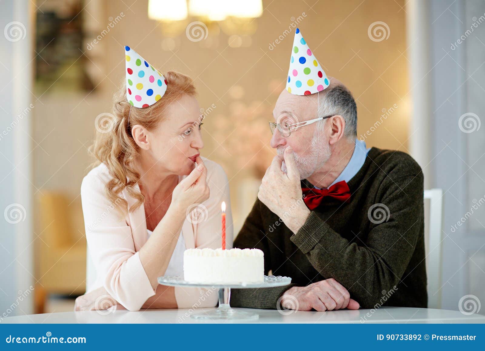 Muy sabroso foto de archivo. Imagen de junto, quema, pares - 90733892