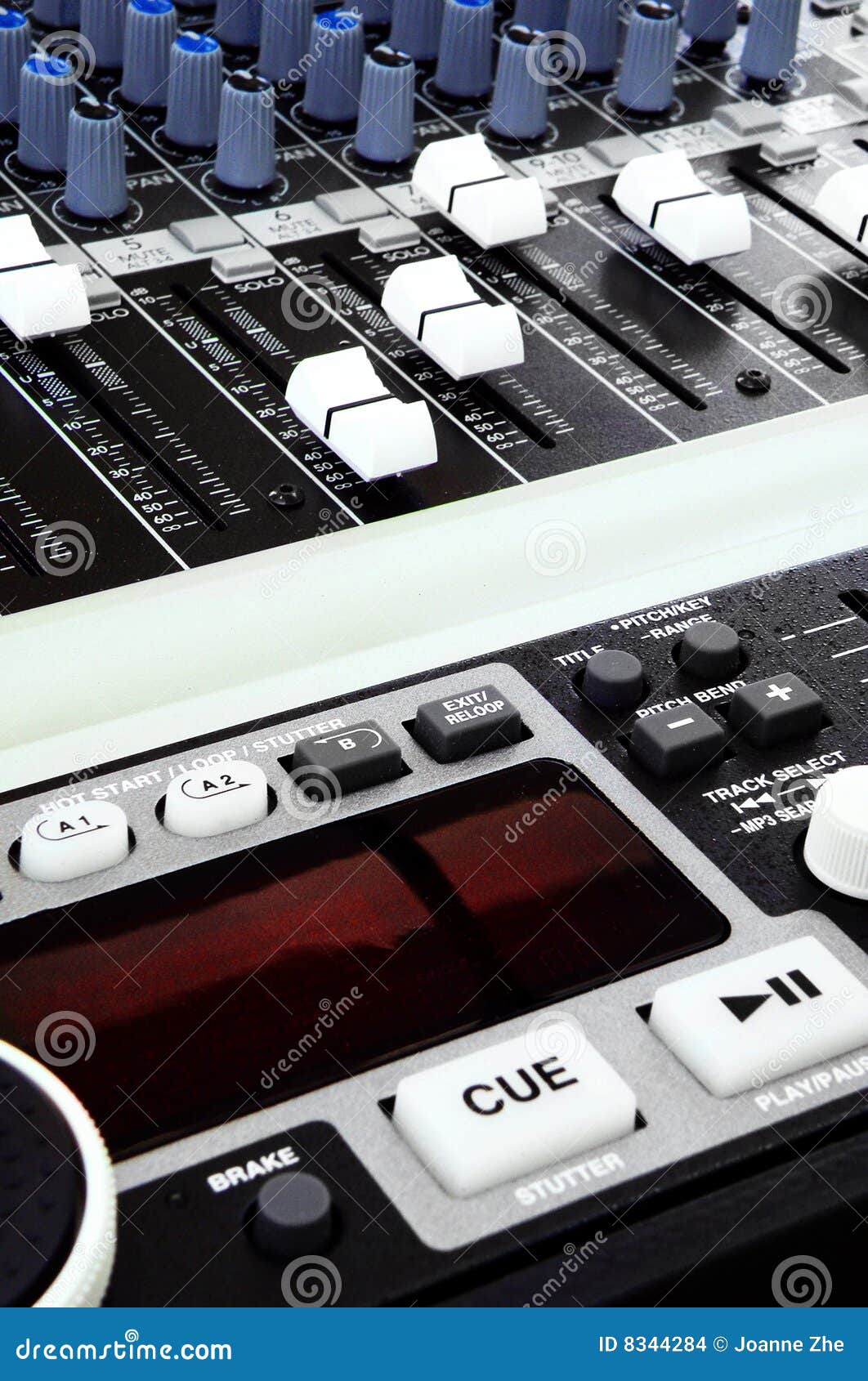 Muziek die console mengt stock foto. Image of audio, elektronika - 8344284