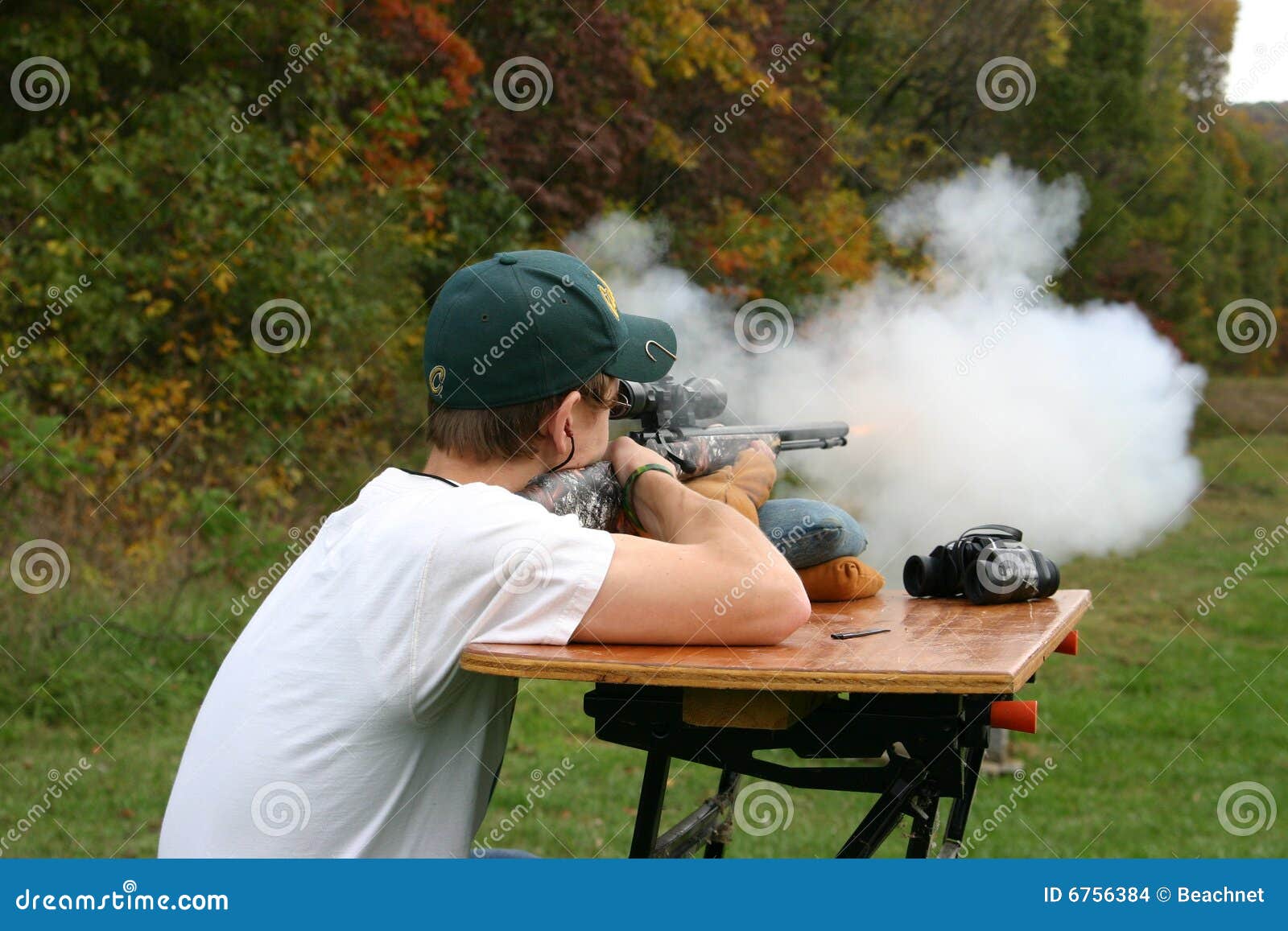 Muzzle Loader shooting stock photo. Image of powder, muzzleloader - 6756384