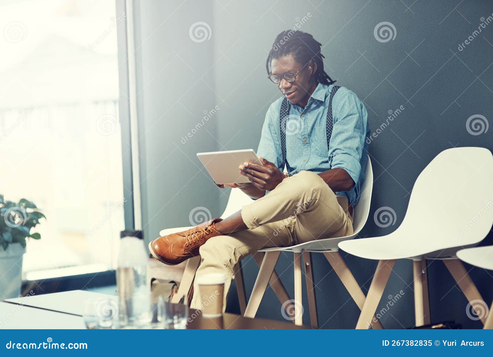 My Device Helps Me Get Useful Tips for the Interview. a Young ...