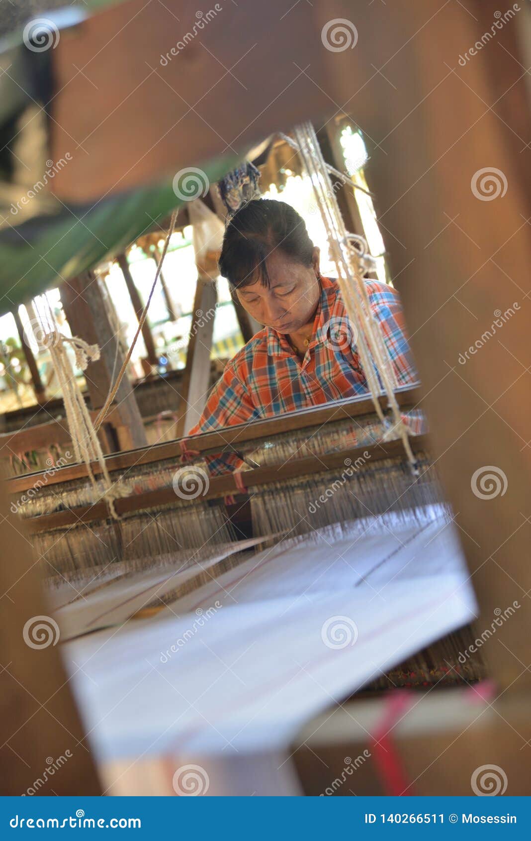 Myanmar Bagan Weaving Machine Lady Editorial Photo - Image of booth ...