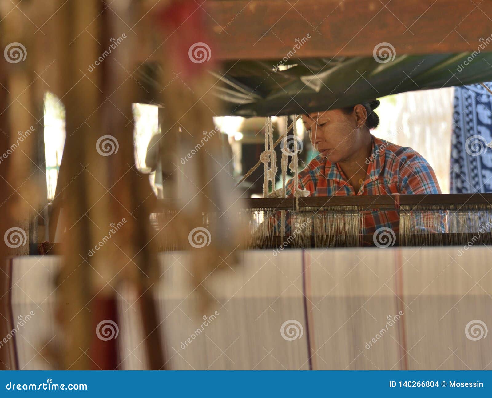 Myanmar Bagan Weaving Machine Worker Editorial Stock Image - Image of ...