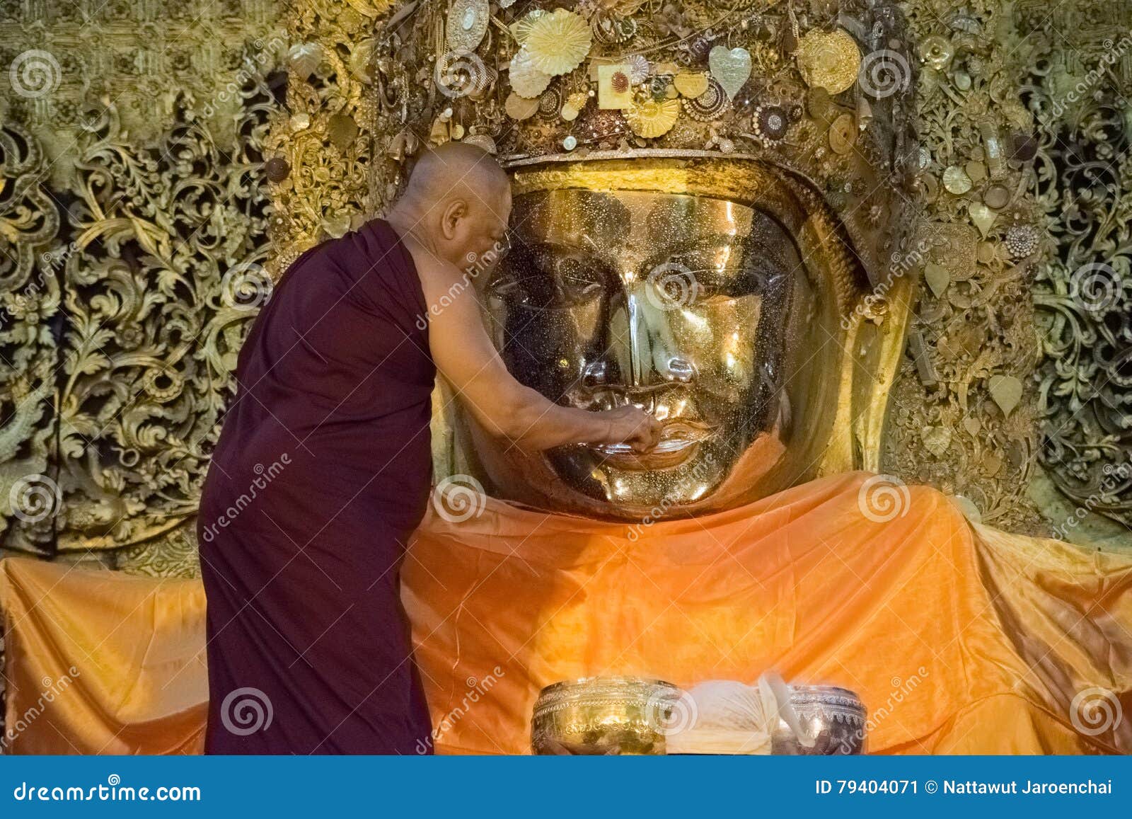Myanmar monnik redactionele foto. Image of kaars, boedha - 79404071