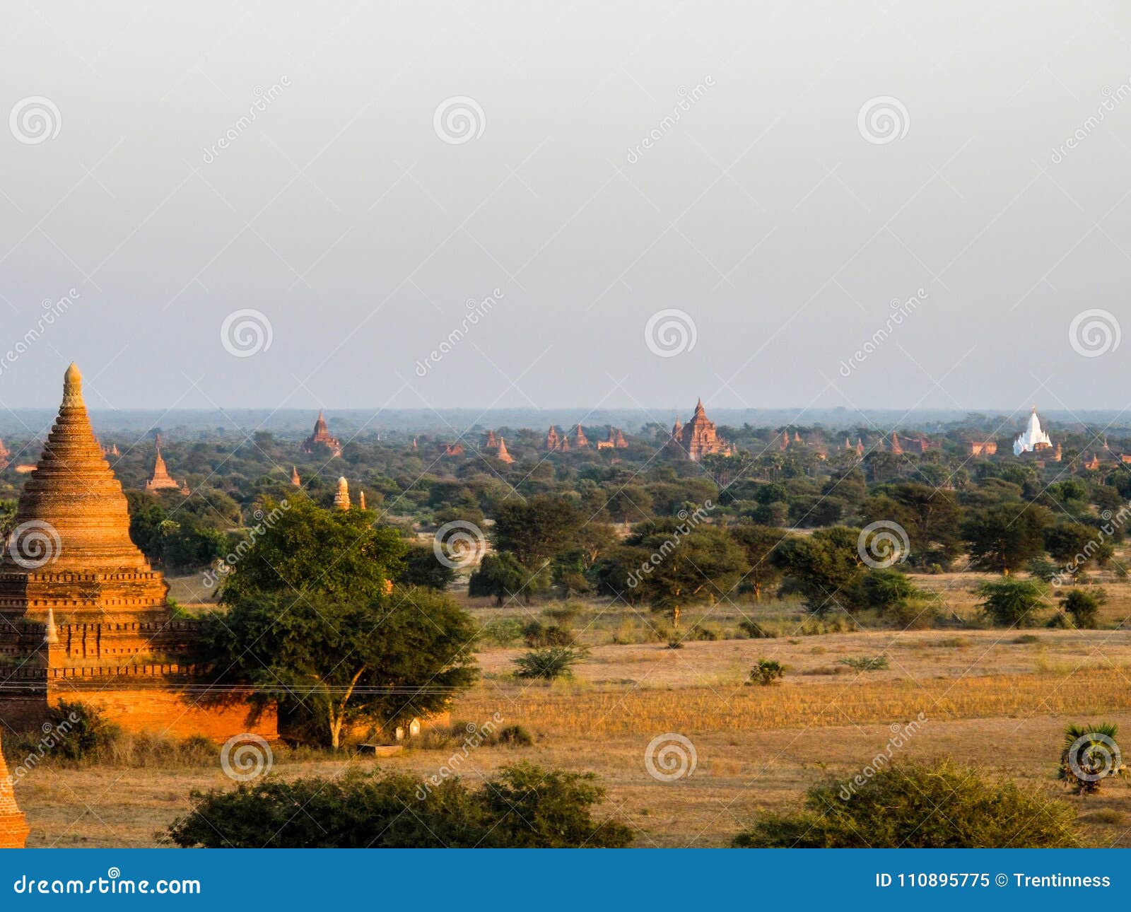 Myanmar Temples in the Summer Editorial Image - Image of canoes ...