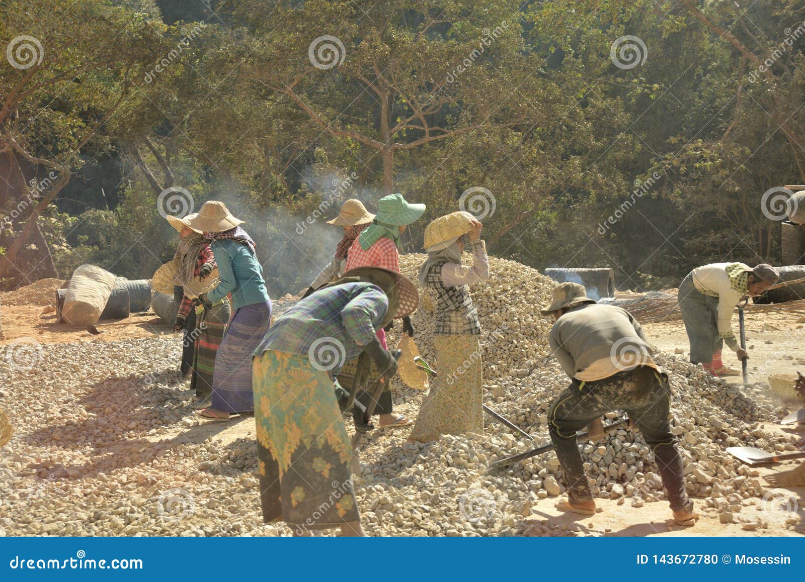 Myanmar worker Teamwork editorial image. Image of market - 143672780