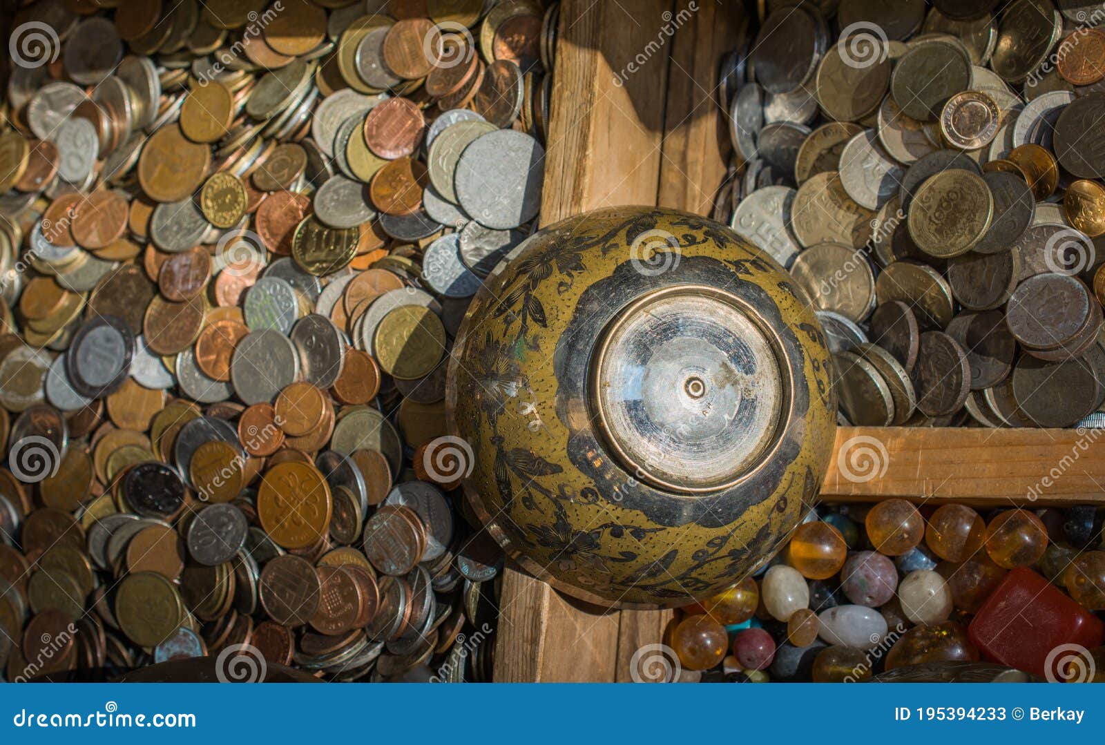 Myntsamlingar Av Gamla Metaller Fotografering för Bildbyråer - Bild av ...