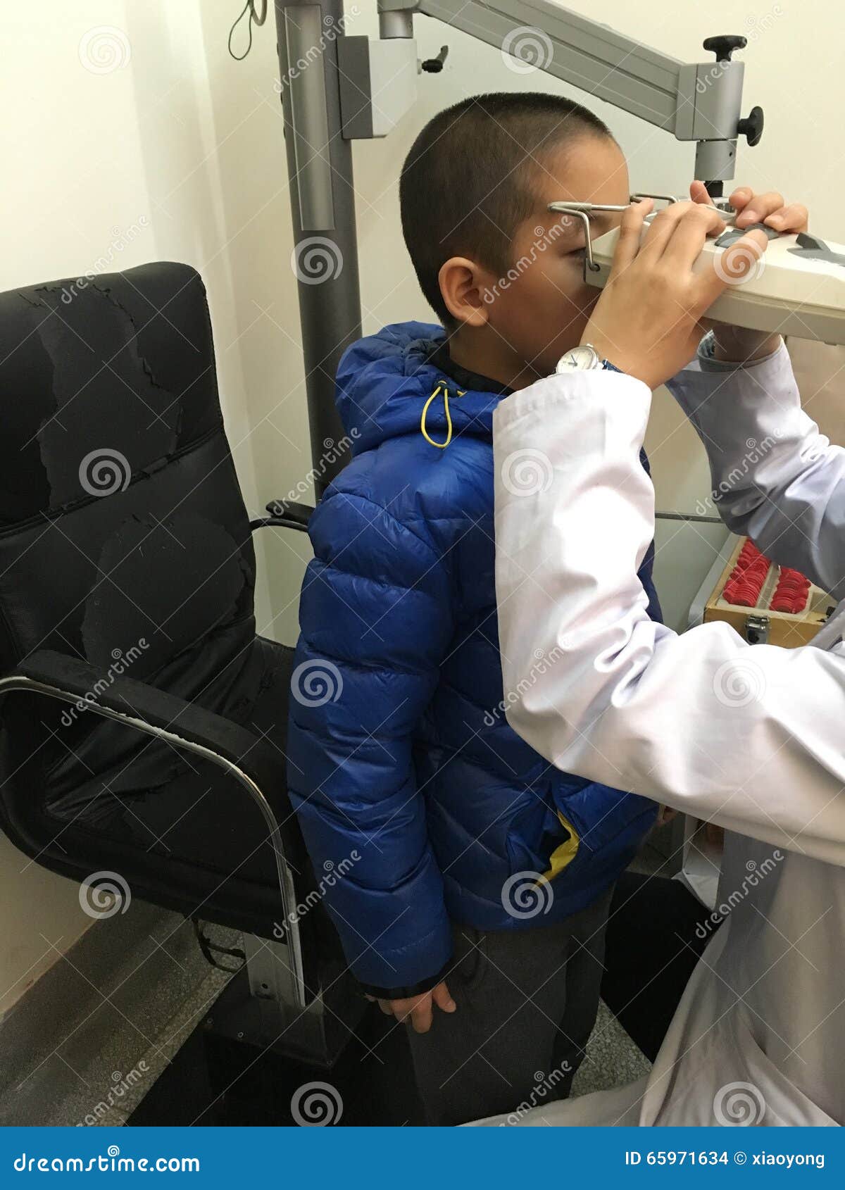 Myopia check stock photo. Image of teen, healthcare, myopia - 65971634