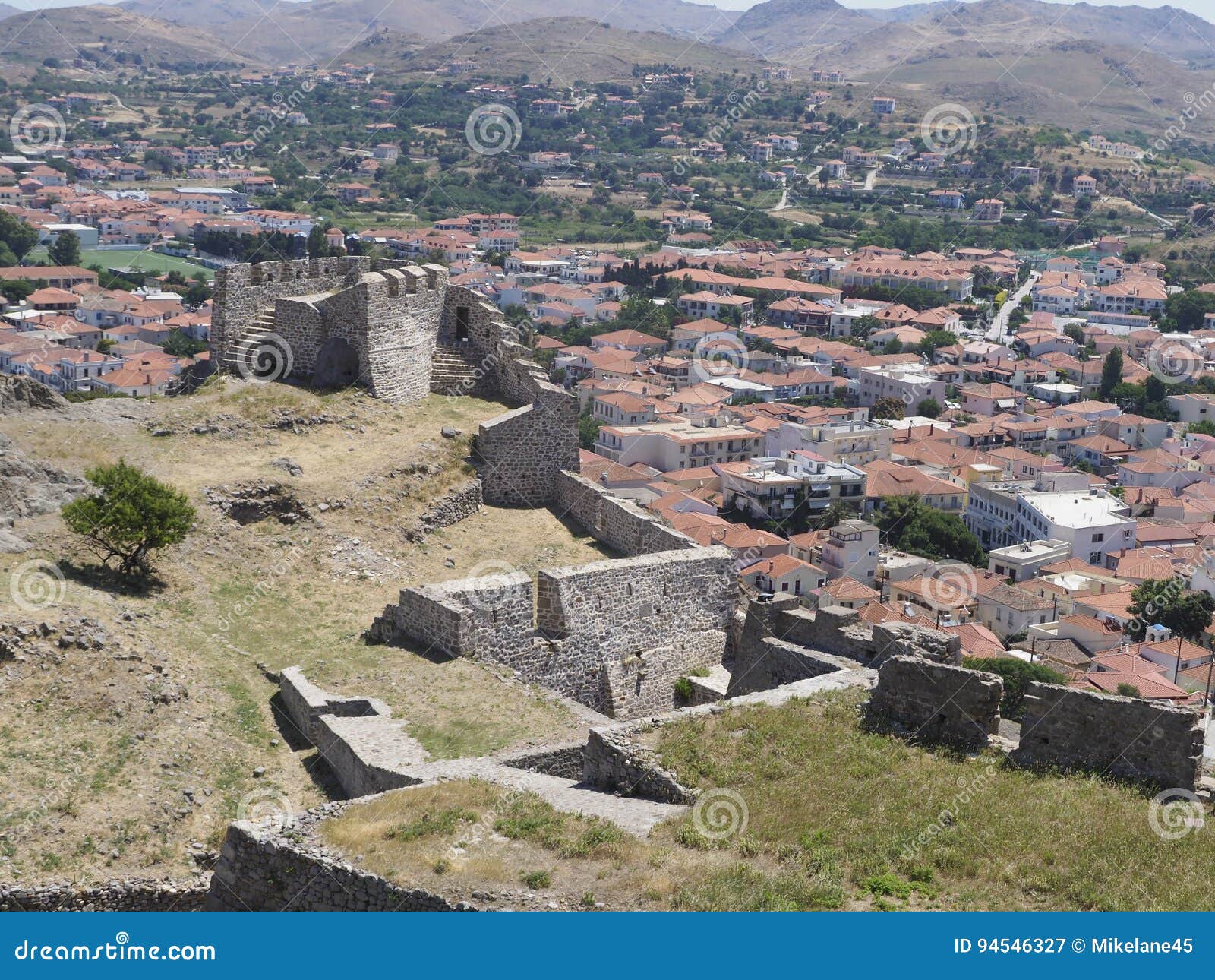 Myrina， Limnos 库存图片. 图片 包括有 资本, 希腊, 港口, 岩石, 天空, 结构树, 城镇 - 94546327