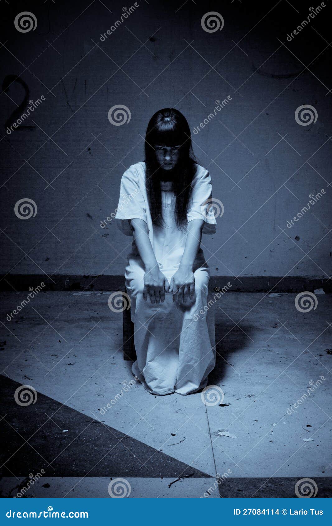 Scary Woman With Bleeding Face And Knife Stock Photography ...