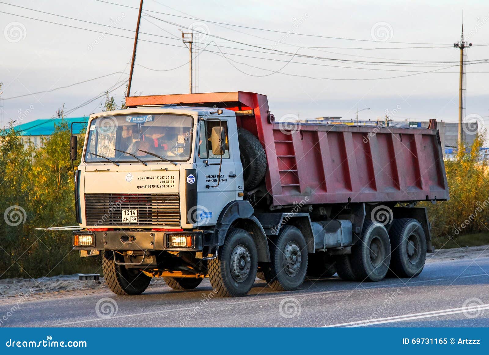 MZKT 65151 Volat 编辑类图片. 图片 包括有 卡车, 夏天, 机械, 俄语, 没人, 灰色 - 69731165