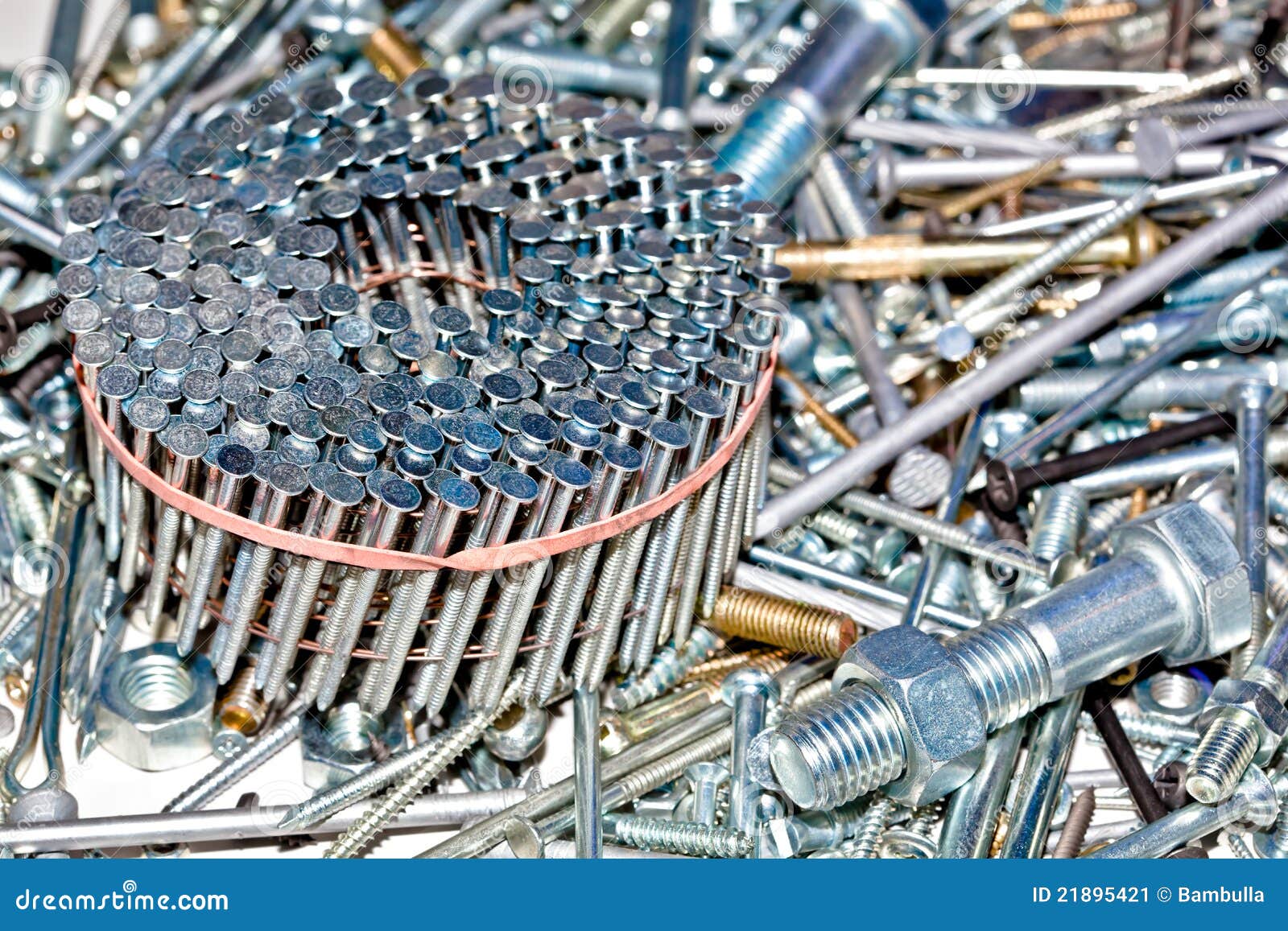 Nägel, Schrauben, Muttern Und Schrauben Stockbild - Bild von industrie ...