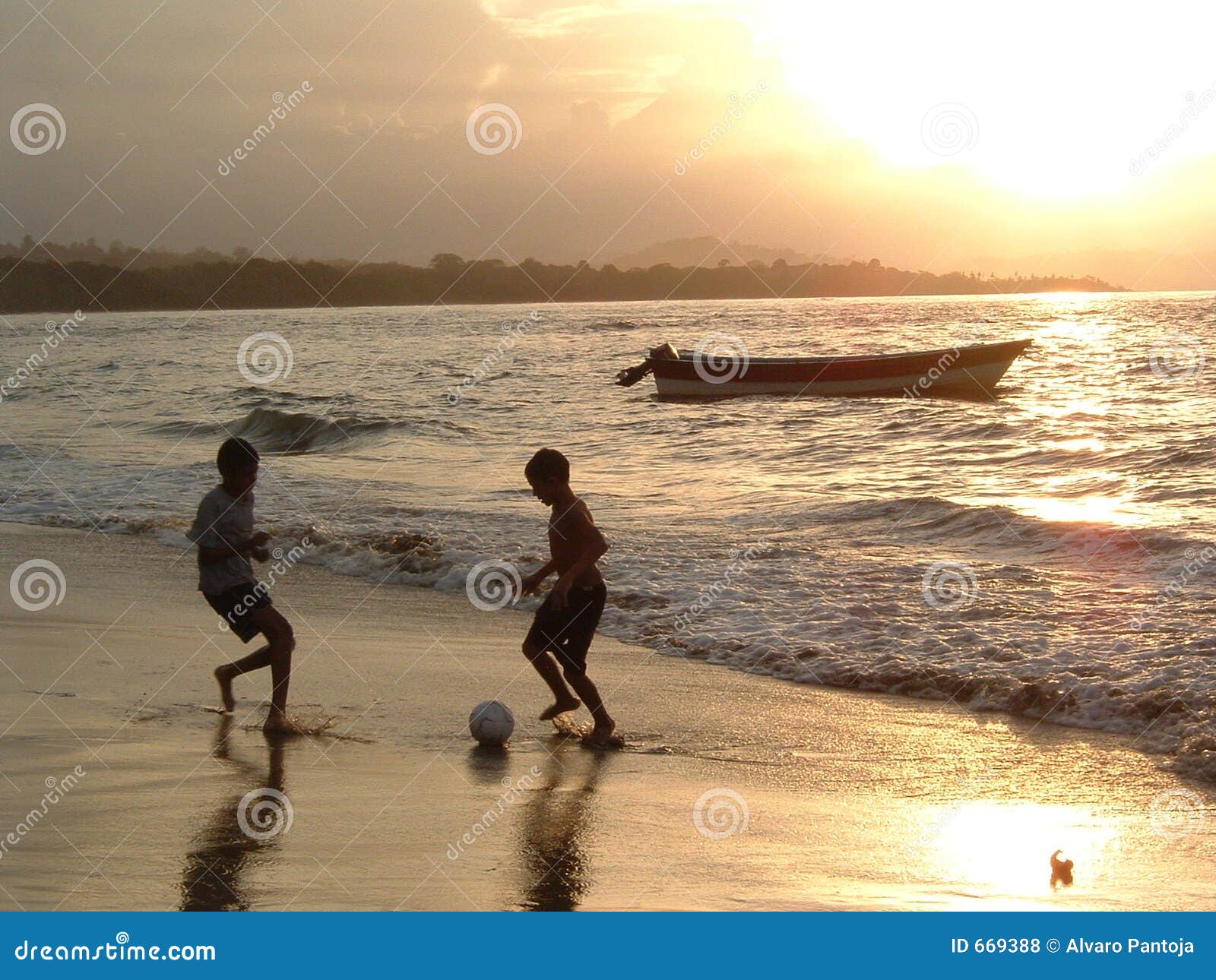 Na School in De Keerkringen Stock Foto - Image of zand, zomer: 669388