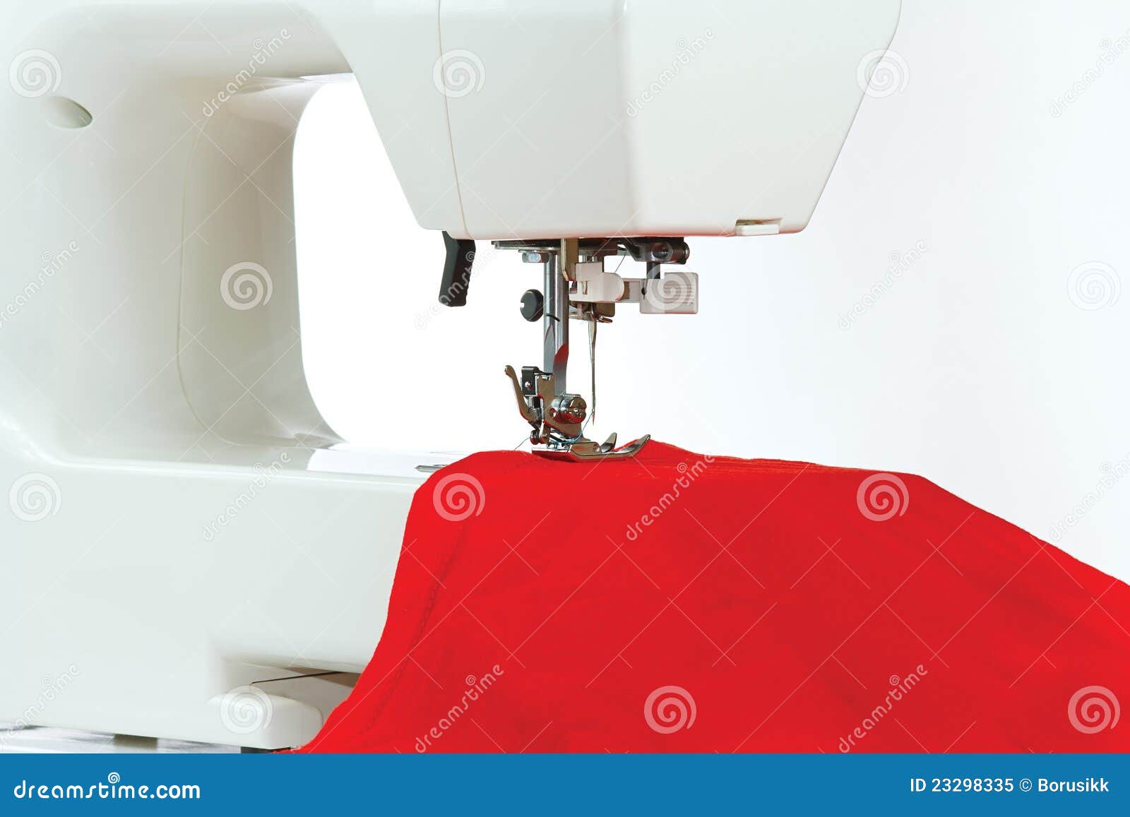 Naaimachine Met Een Rode Stof Stock Afbeelding - Image of draden, huis ...