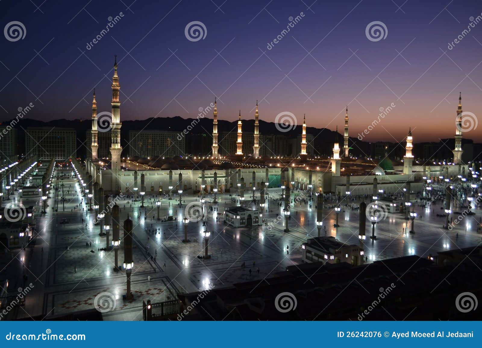 Nabawi Moschee in Medina an Der Dämmerung Stockfoto - Bild von moslems ...