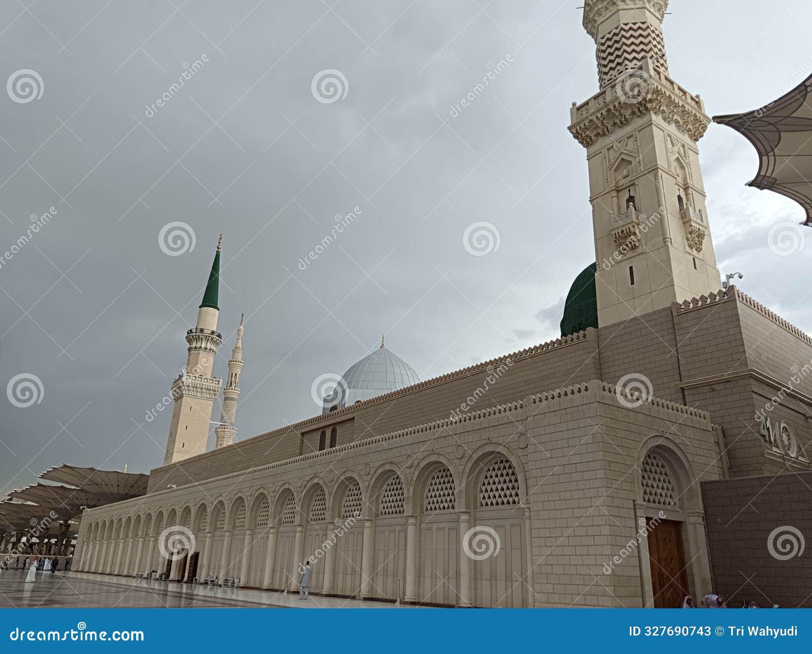 The Nabawi Mosque in Madinah Editorial Stock Photo - Image of chapel ...
