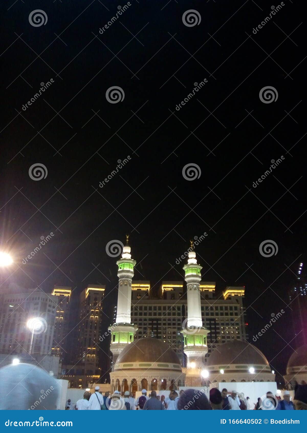 Nabawi Mosque Night editorial photography. Image of night - 166640502