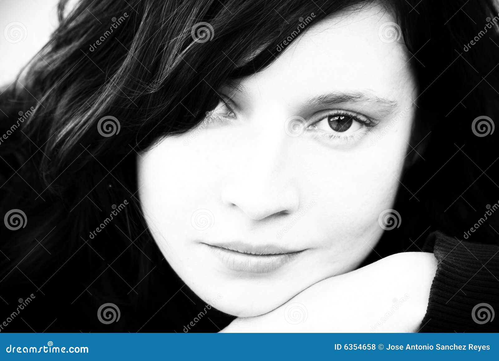 Nachdenkliche Frau stockfoto. Bild von recht, horizontal - 6354658 Nachdenkliche Frau stockfoto. Bild von recht, horizontal - 6354658