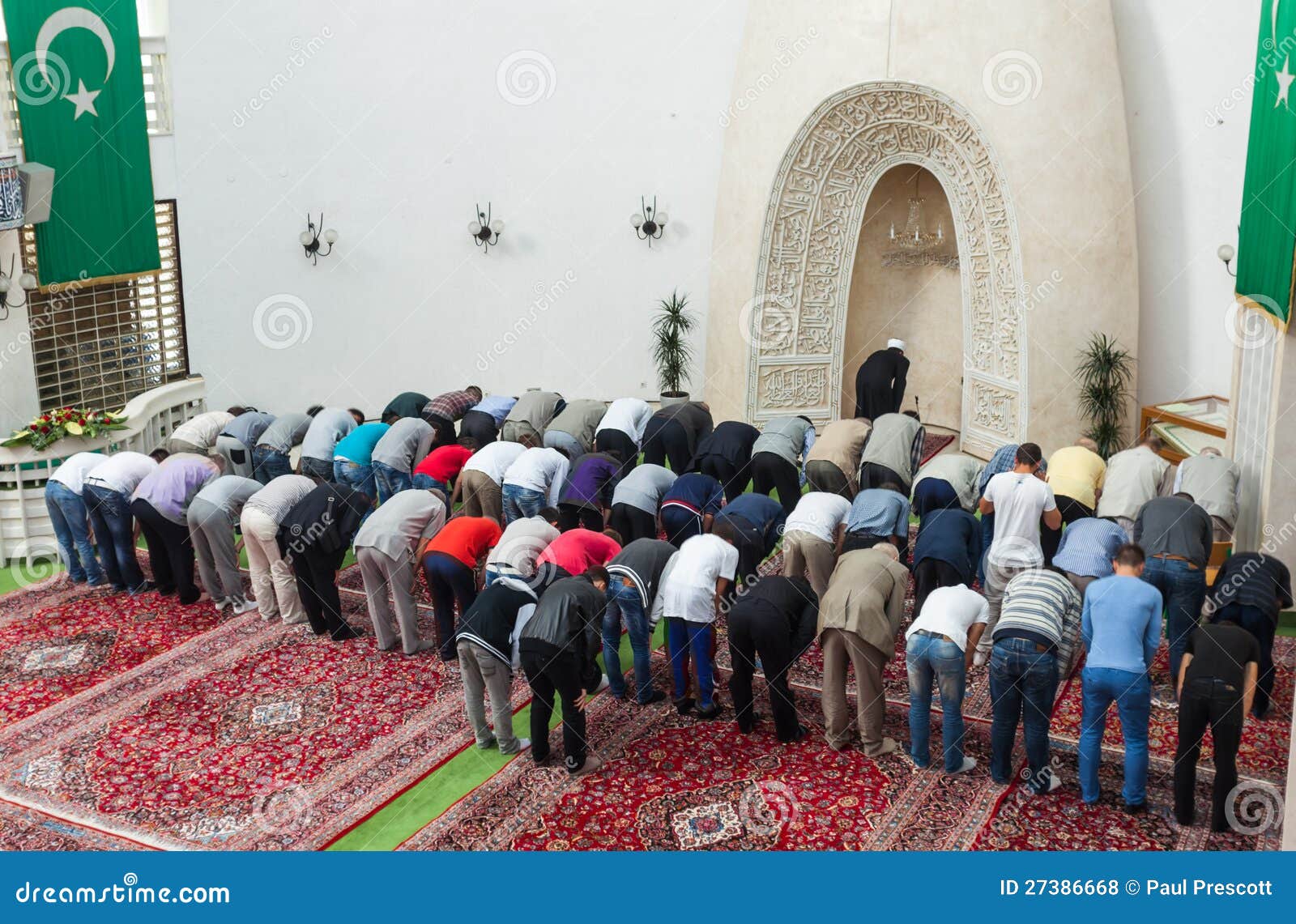 Nachmittagsgebet in Der Moschee Redaktionelles Stockfoto - Bild von ...