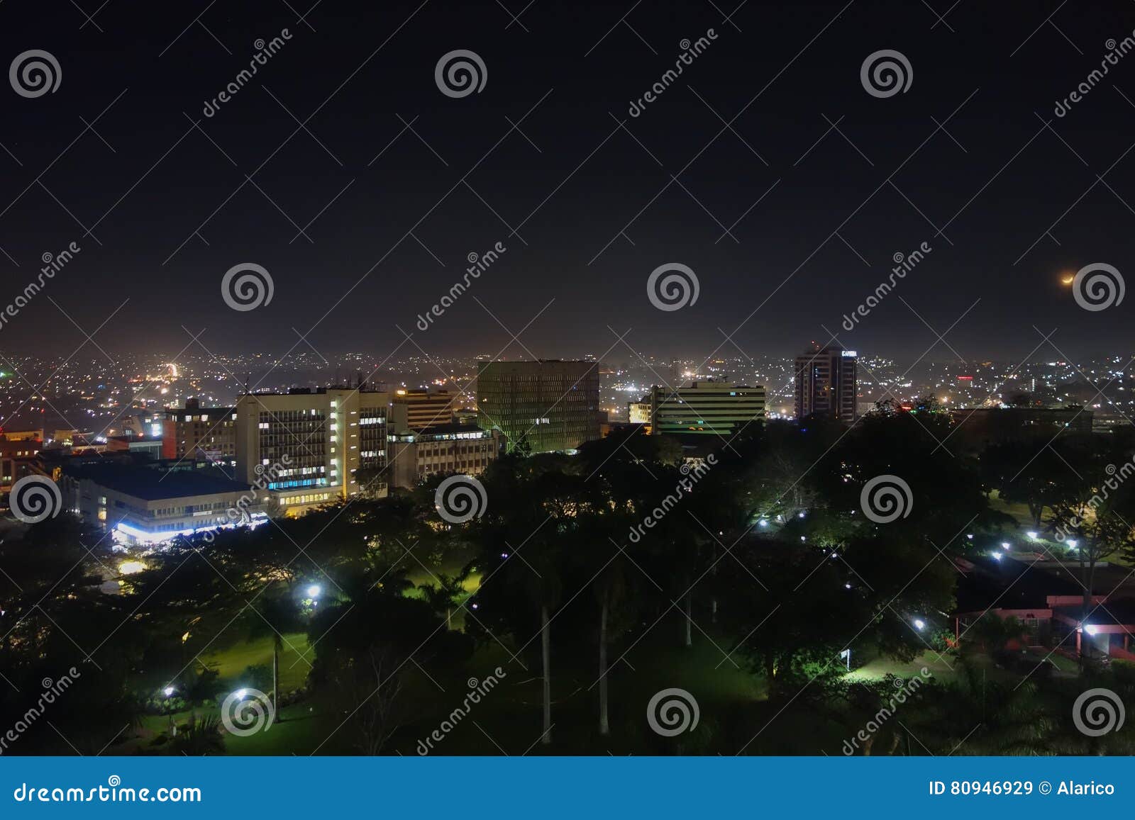 Nachtmening Van De Stad Van Kampala Redactionele Stock Afbeelding ...