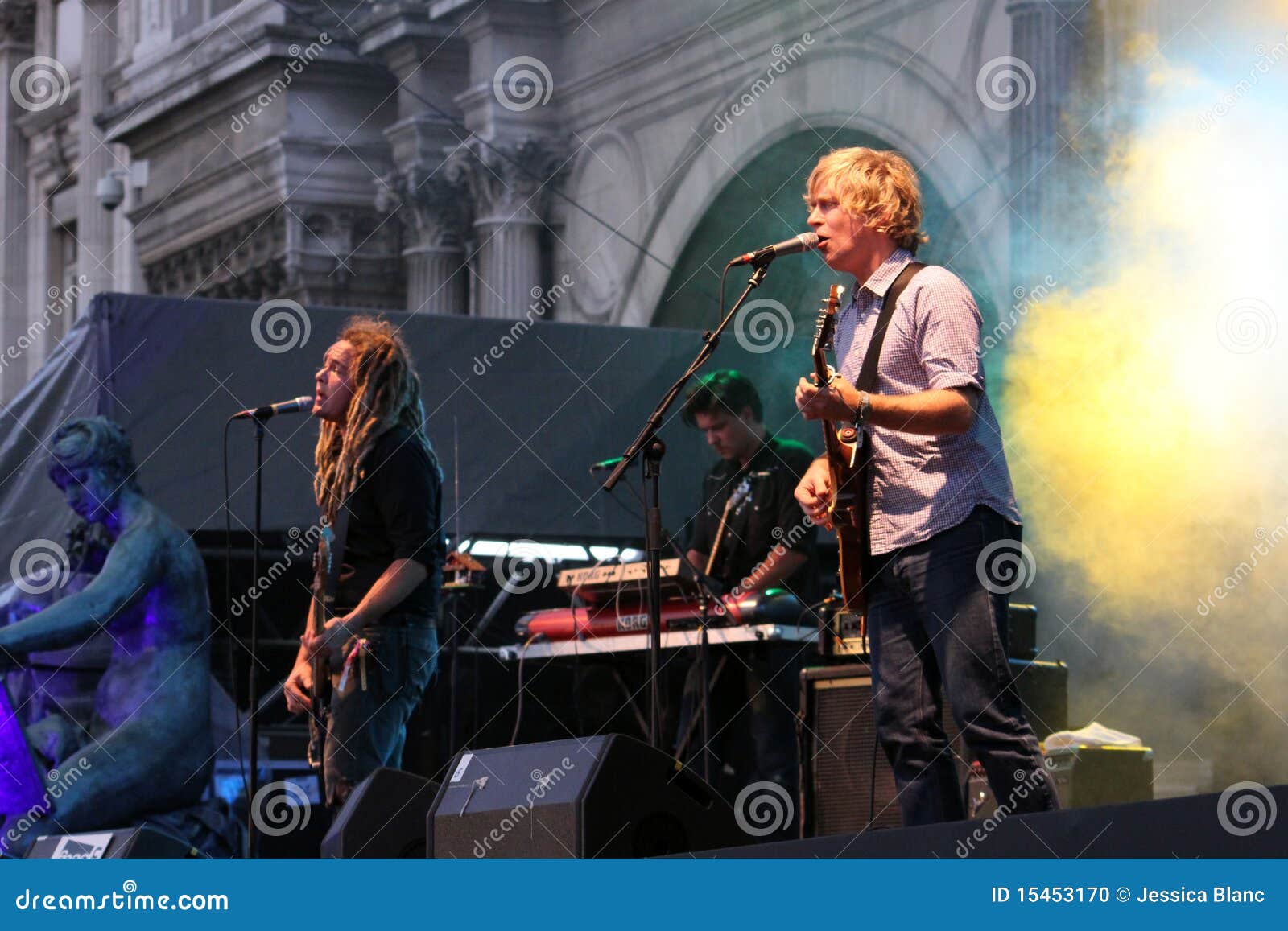 Nada Surf, Concert in Paris Editorial Image - Image of event, guitarist ...